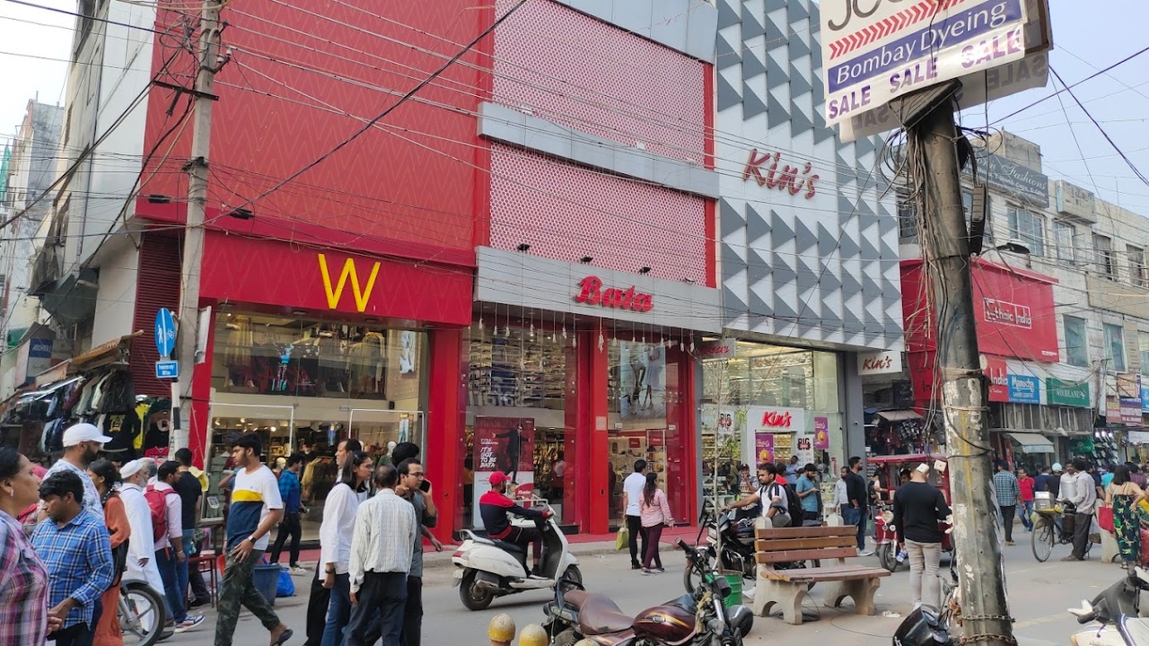 Top 9 Wholesale Furniture Market in Delhi - Frequip