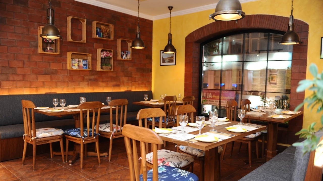 9 Best Cafes in CP for Hanging Out with Friends in 2024 - Frequip