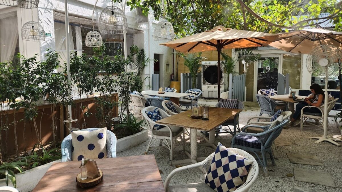 11 Best Rooftop Cafes in Delhi For An Enjoyable Experience - Frequip