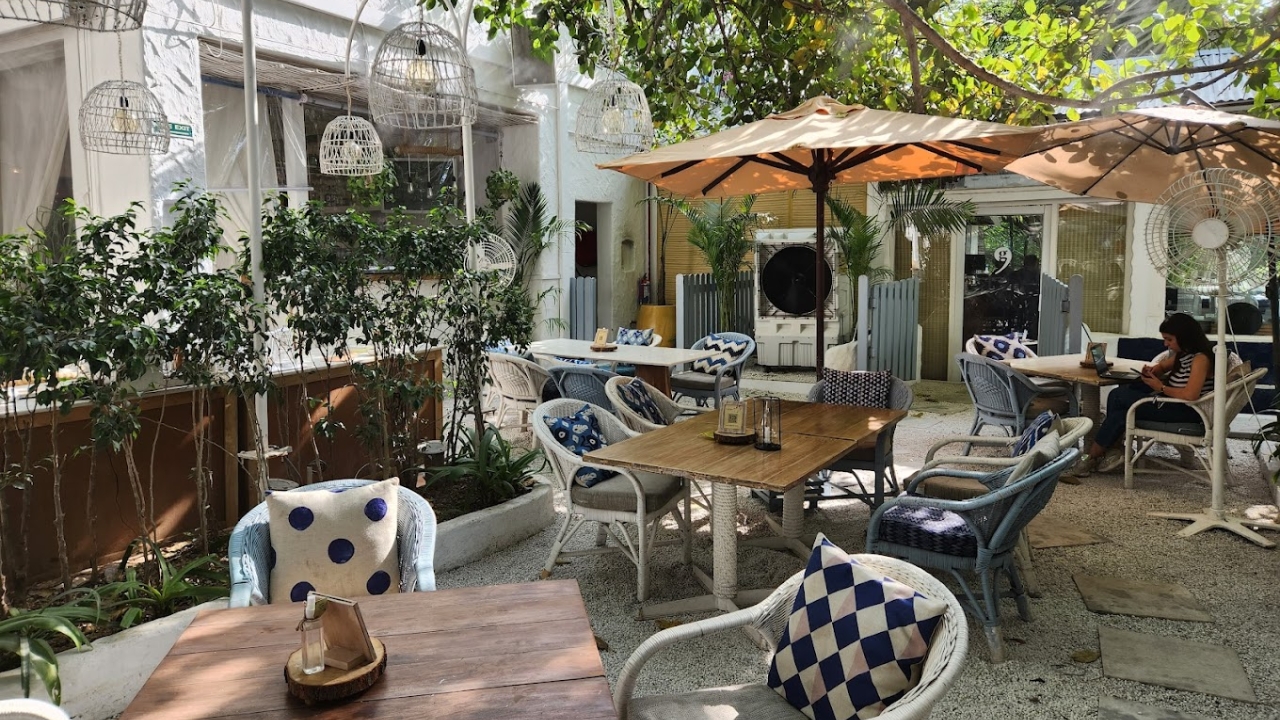 11 Best Rooftop Cafes in Delhi For An Enjoyable Experience - Frequip