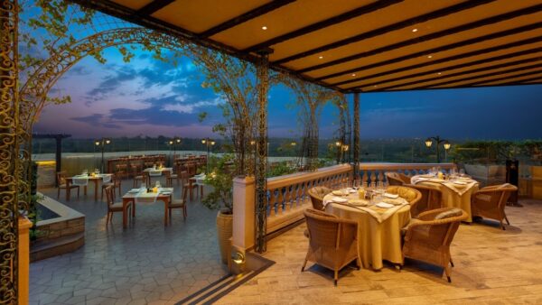 11 Best Rooftop Cafes in Delhi For An Enjoyable Experience - Frequip