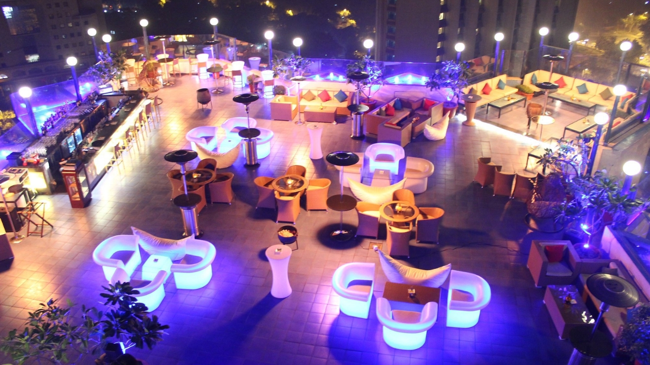 11 Best Rooftop Cafes in Delhi For An Enjoyable Experience - Frequip