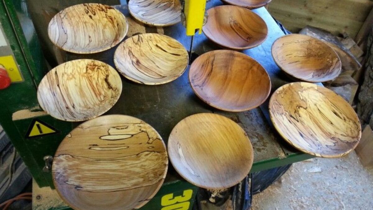 Top 10 Best Wood For Furniture – An Ultimate Guide - Frequip